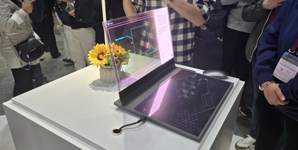 Το πρώτο laptop με διάφανη Micro-LED οθόνη μας έκλεψε καρδιές και μάτια ...