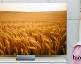 Displace: H ασύρματη τηλεόραση με vacuum βάση τοίχου, που πέφτει μόνη της στο δάπεδο όταν ...